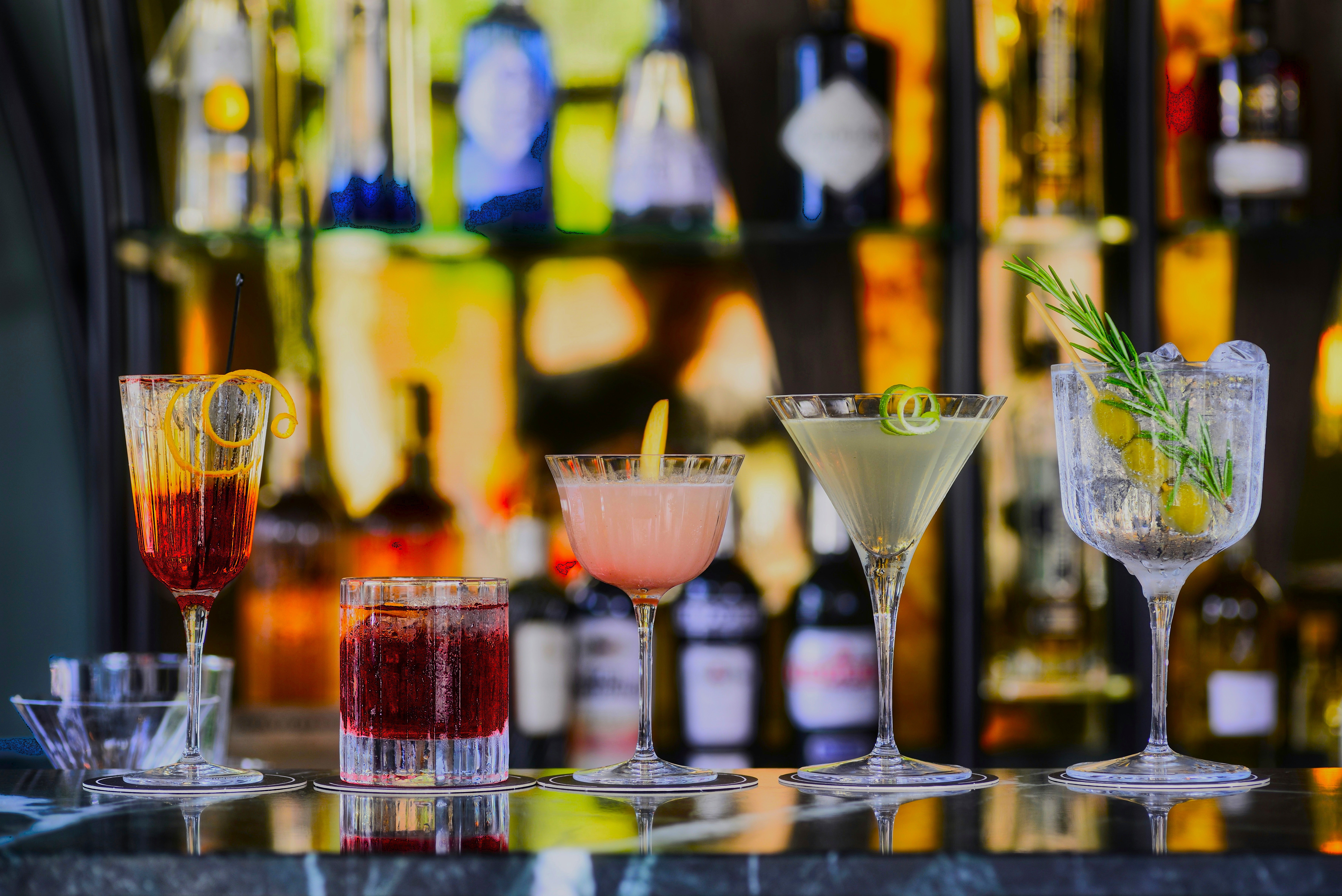 Signature Cocktails From Around the World: The 2026 Guide | Travelbag