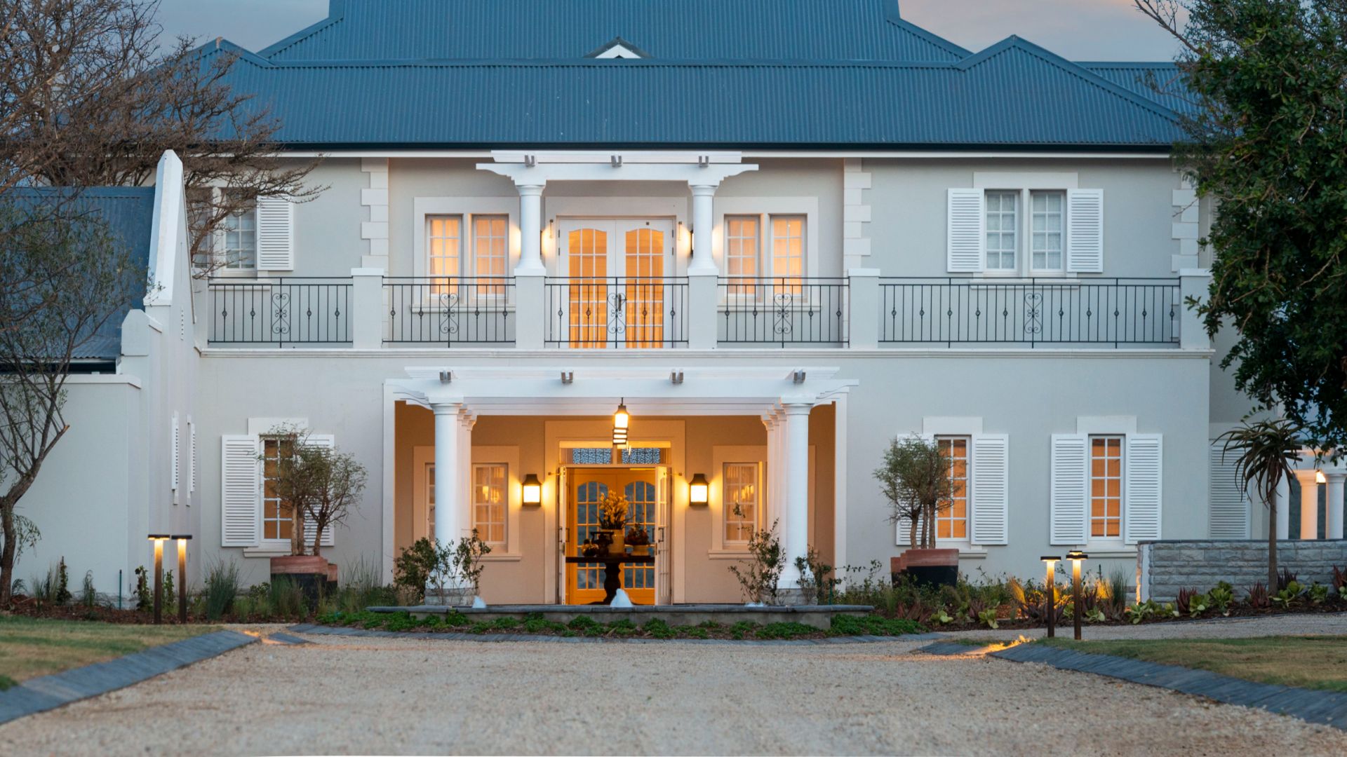 Long Lee Manor | 2024 / 2025 | Travelbag