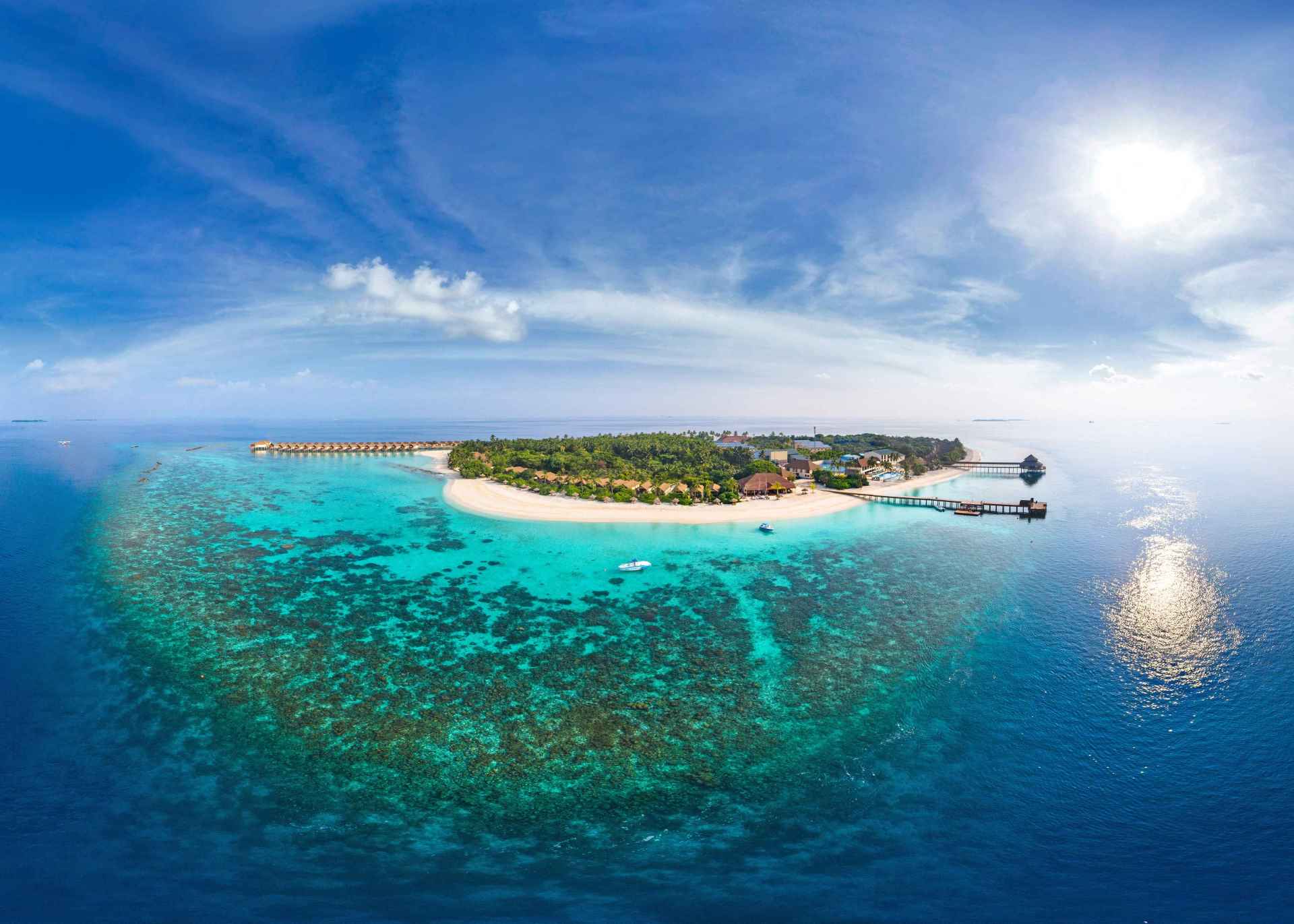 Reethi Faru Resort, Maldives | 2024 / 2025 | Travelbag