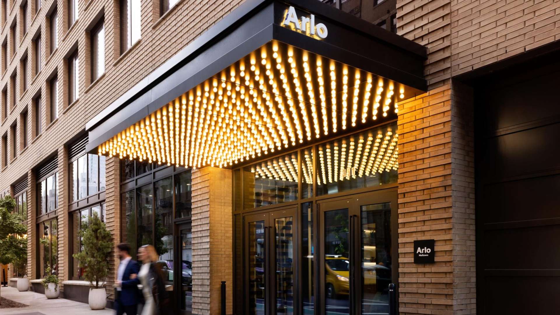 Arlo Midtown | 2025 / 2026 | Travelbag